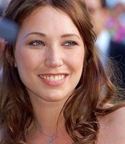 Laura Smet: Born the Five of Clubs!